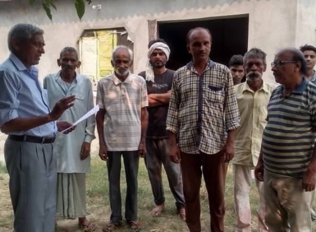 सेवानिवृत्ति के बाद पढ़ा रहे लालच में वोट न देने का पाठ - Retire Guru ...