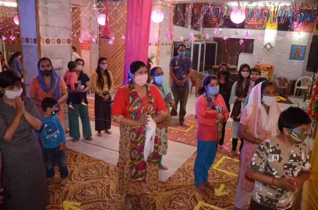 स्कंदमाता के भजनों पर झूमे श्रद्धालु - peoples of dehradun celebrate ...