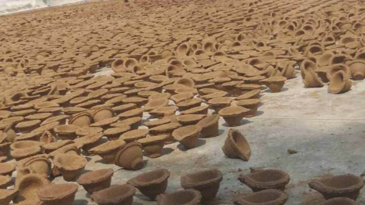 Lucknow: कान्हा उपवन के गोबर से बने 50 हजार दीये अयोध्या में होंगे जगमग ...