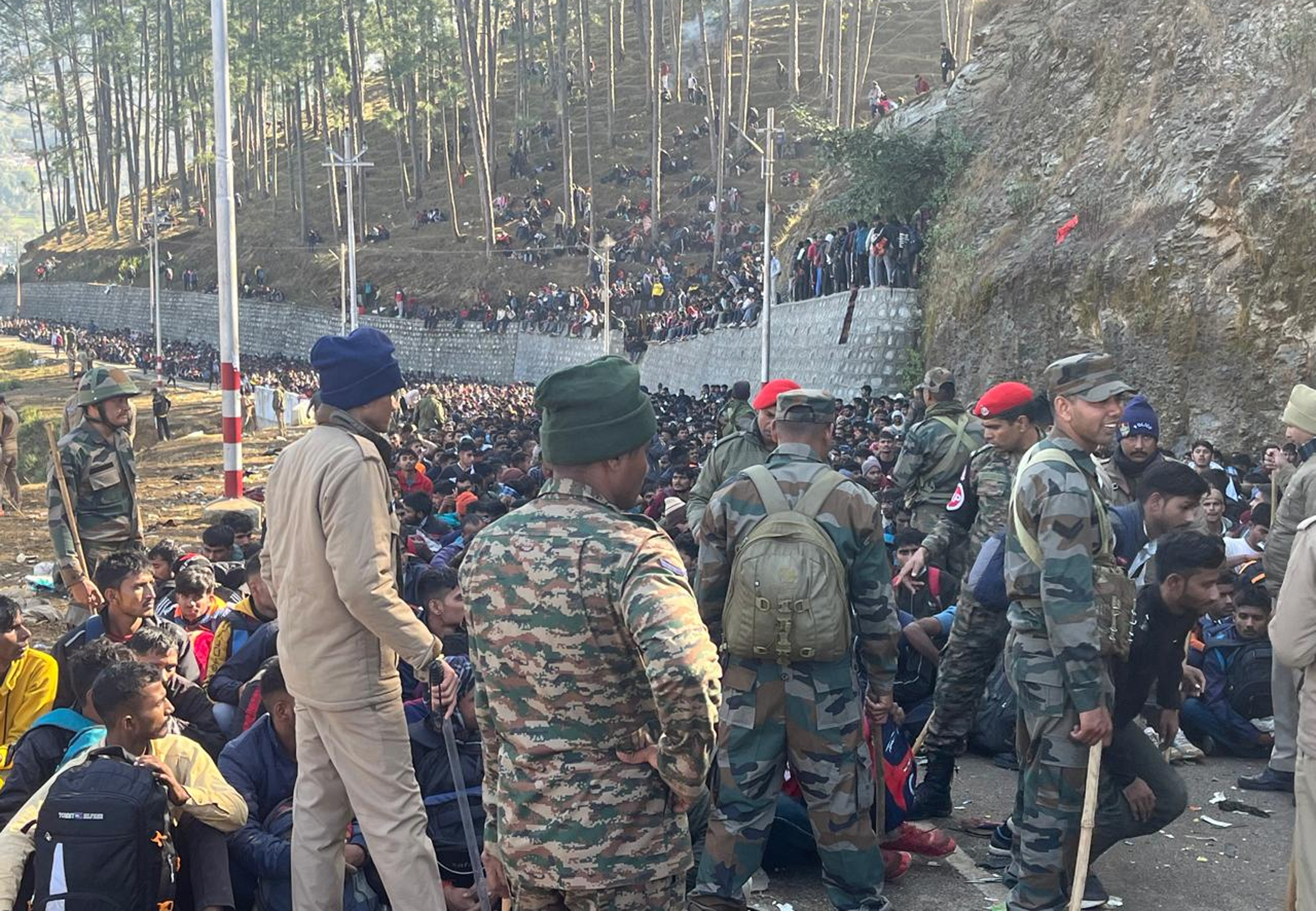 Army Bharti: सेना भर्ती रैली में उमड़ा यूपी के युवाओं का सैलाब, आर्मी ...