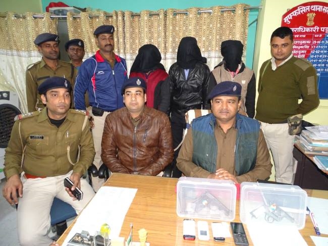 लूट की साजिश रच रहे तीन शातिर गिरफ्तार - three noted criminal arrested ...