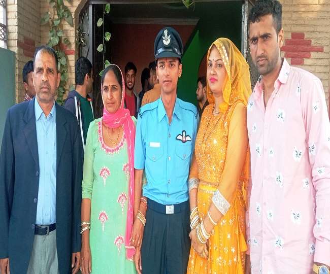 तीन पीढ़ियों से परिवार के 11 सदस्य भारतीय सेनाओं में कर रहे देश सेवा ...