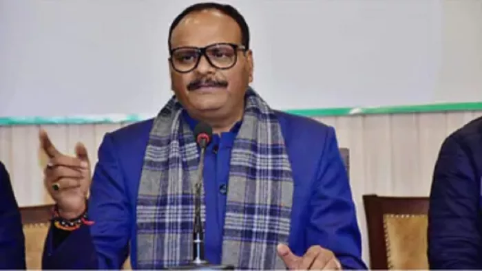 UP News: गोंडा में अवैध वसूली के आरोप में दो डाक्टर व पांच कर्मचारी ...