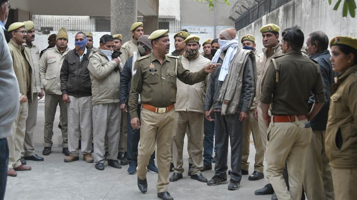 Ghaziabad: बढ़ई की हत्या मामले में रिटायर एसओ समेत नौ पुलिसकर्मी दोषी ...