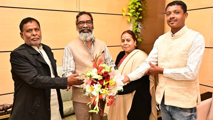 Hemant Soren: हेमंत सोरेन ने BJP को दिया बड़ा झटका, दो कद्दावर नेता ...