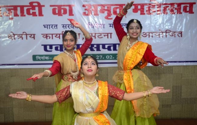 कैनवास पर बयां की आजादी के दीवाने की कहानी - freedom fighters story ...