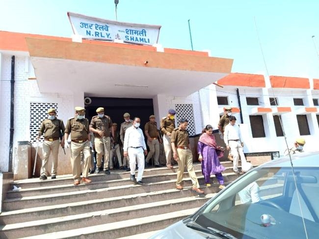 डीएम-एसपी ने भ्रमण कर जनता क‌र्फ्यू का लिया जायजा - dm and ssp ...