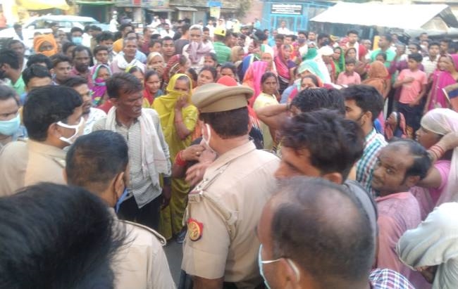 कोतवाली गेट के सामने शव रखकर लगाया जाम - jam placed front of the ...