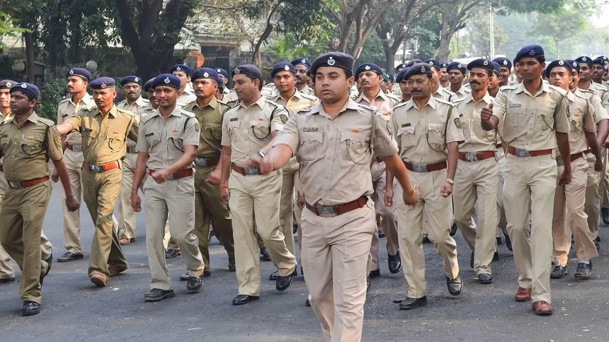 UP Police: अब पुलिस कर्मियों का भी 20 लाख रुपये का बीमा, यूपी पुलिस का ...