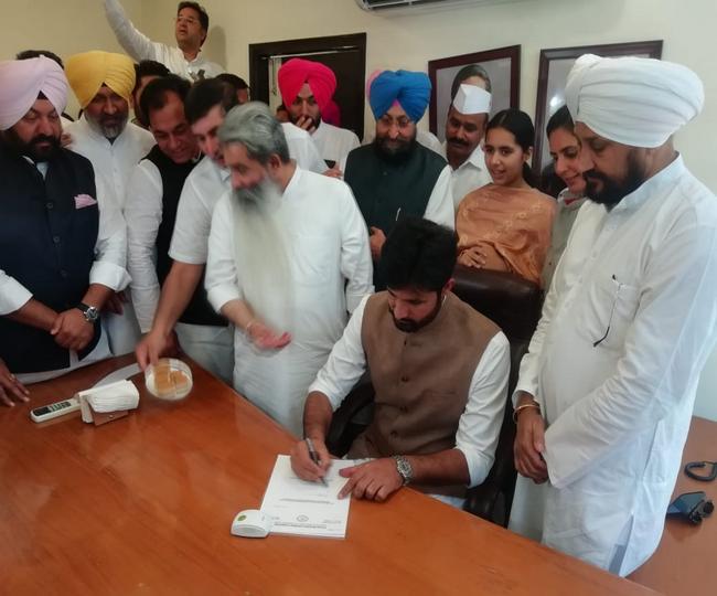 तस्वीरों में देखिए पंजाब कांग्रेस के नए प्रधान अमरिंद सिंह राजा वड़िंग ...