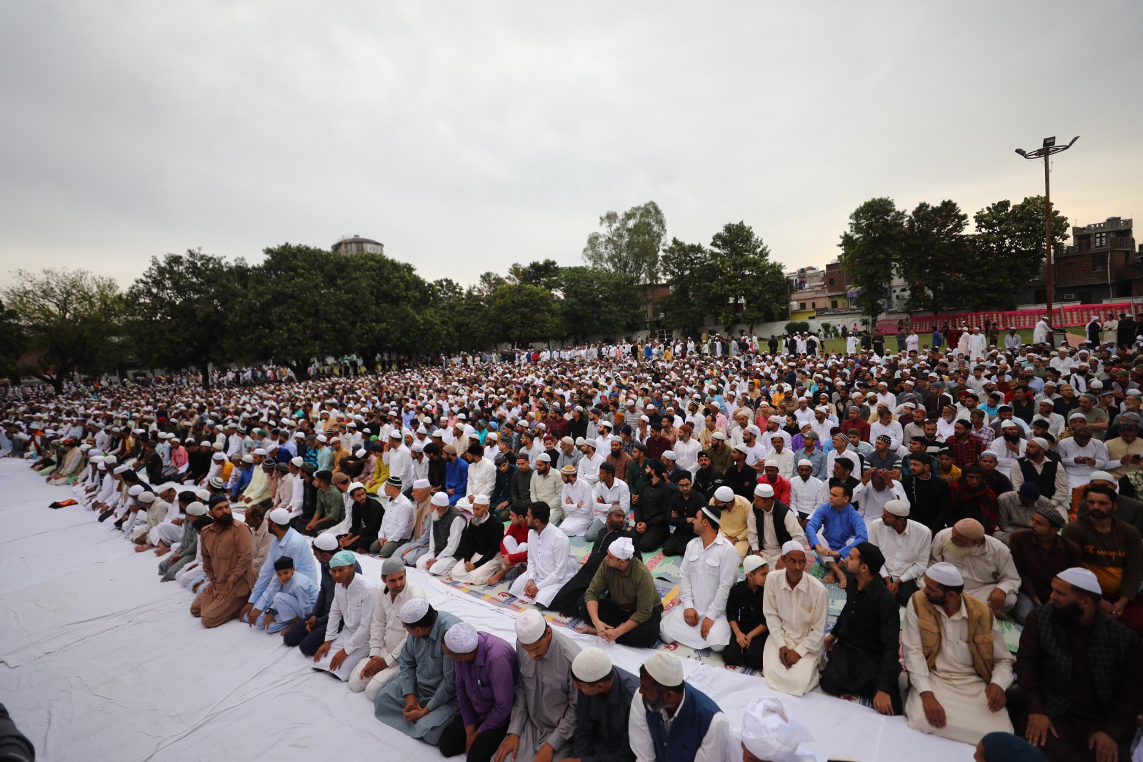 Eid al-Fitr 2023: जम्मू-कश्मीर में उत्साह के साथ मनाई गई ईद, जामिया ...