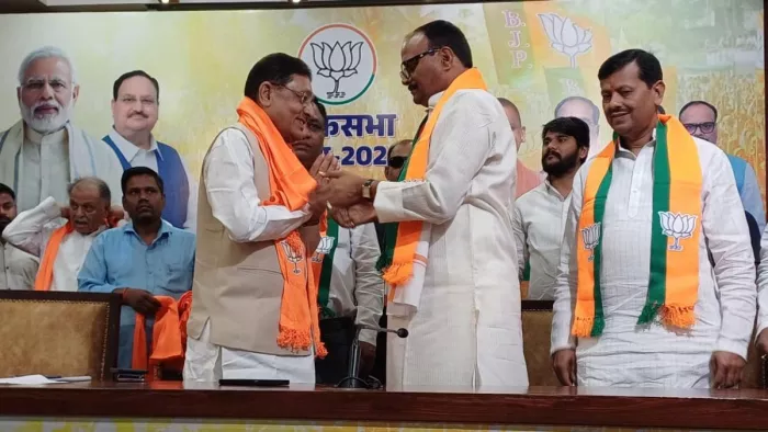 UP news: पूर्व मंत्री और कांग्रेस के पूर्व सांसद समेत कई नेता भाजपा में ...