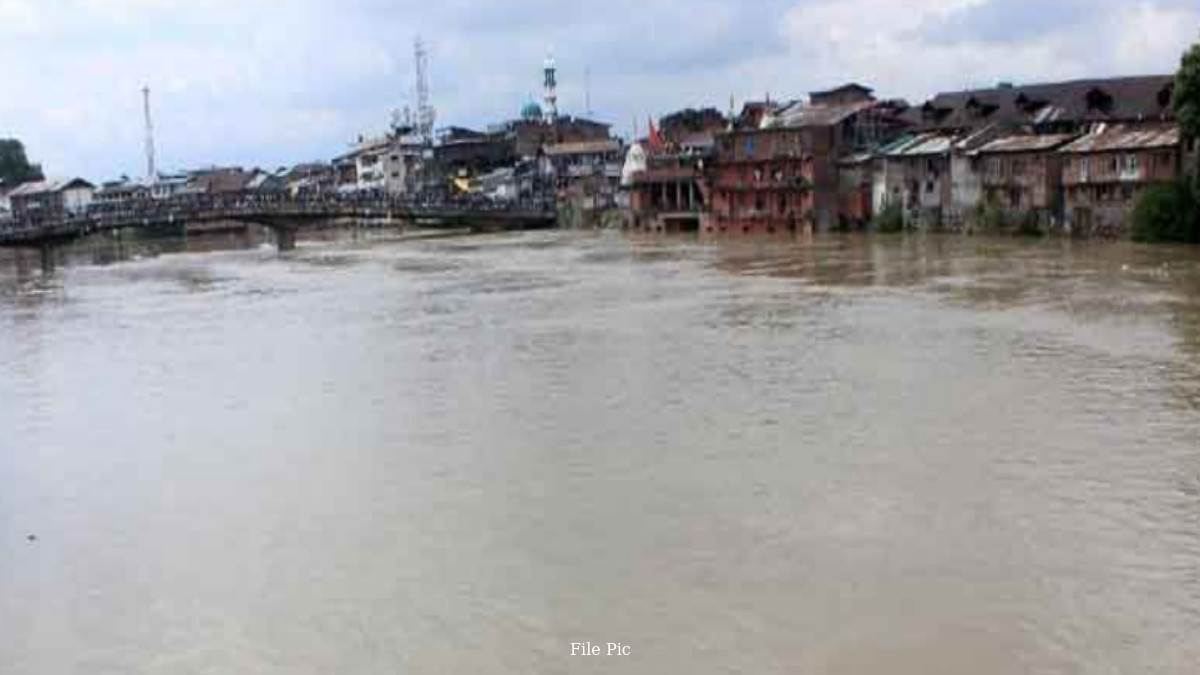 Flood Alert In Kashmir कश्मीर में झेलम सहायक नदियों का जलस्तर बढ़ने से