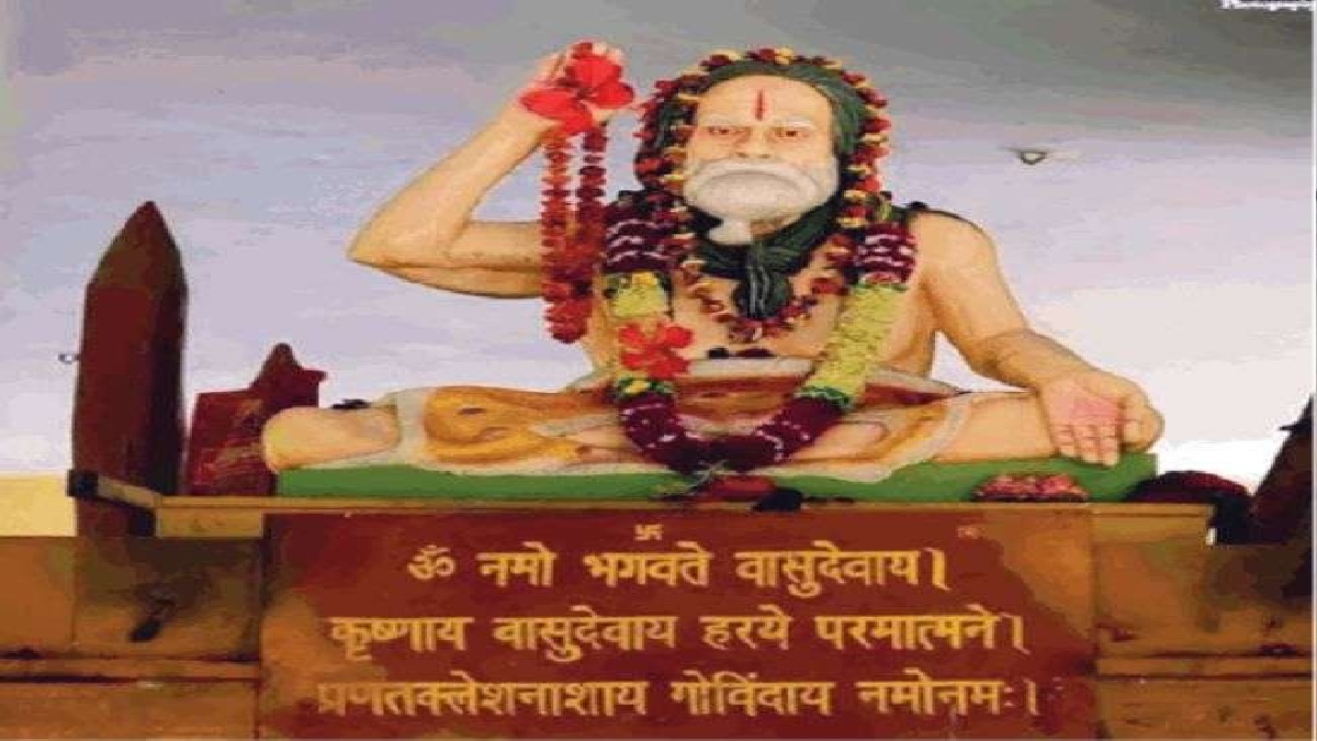 कौन हैं यूपी के देवरहा बाबा, जिनका आशीर्वाद पाकर प्रसन्न हो जाती थीं ...