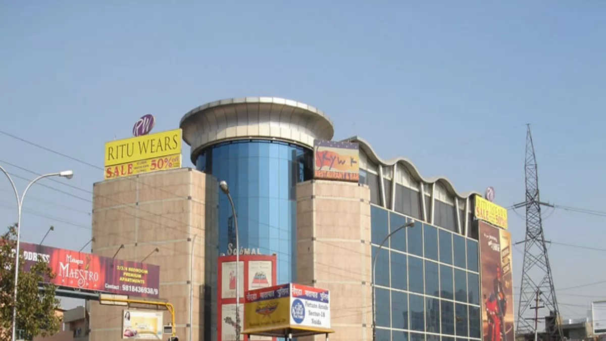 नोएडा: सब मॉल में डोम गिरा, बड़ा हादसा टला; बाल-बाल बचे लोग - ncr Noida ...
