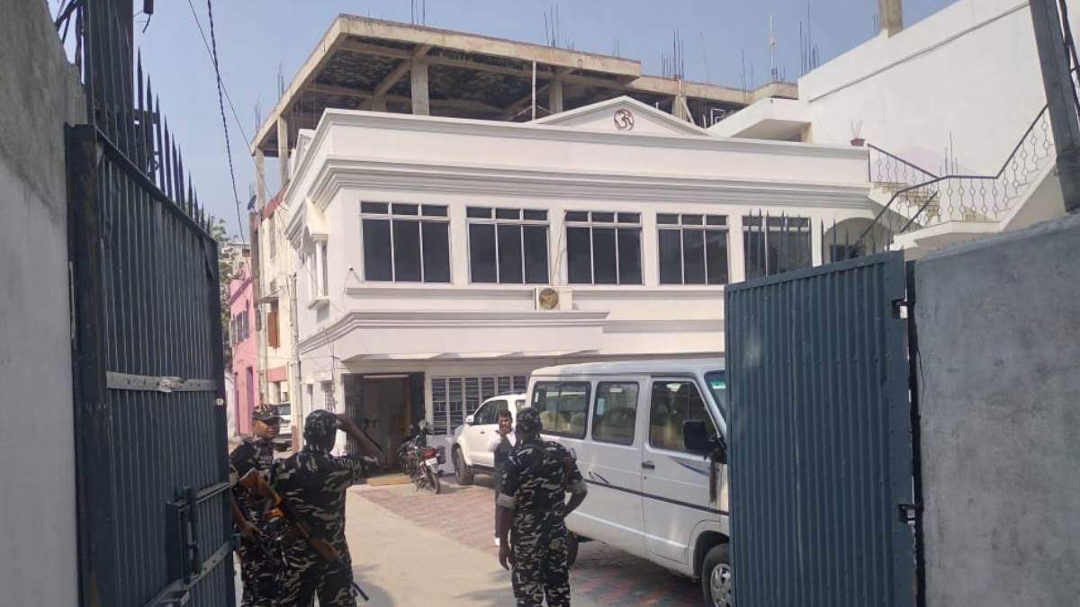 ED IT raid in Bihar: सीएम नीतीश कुमार के करीबी मंत्री के साले पर कसा शिकंजा, ईडी और IT ने एकसाथ ...