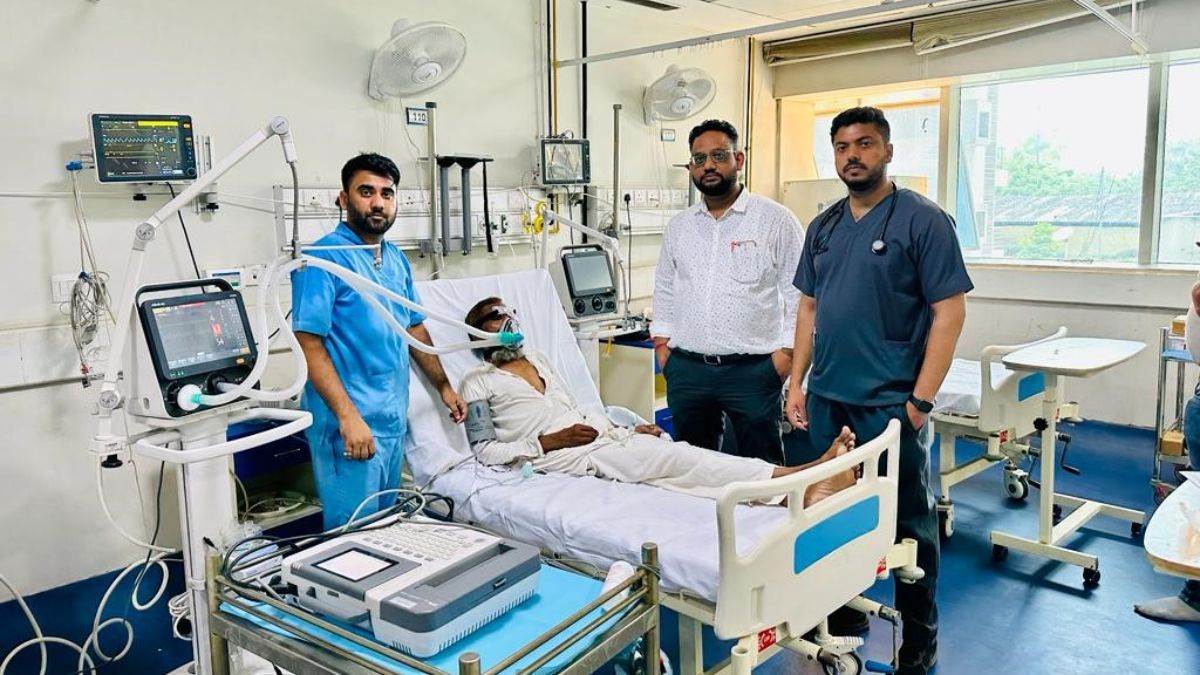 नोएडा जिला अस्पताल में 40 और बेड पर मिलेगी आइसीयू की सुविधा, तीन दिन में 11 मरीज हो चुके हैं ...