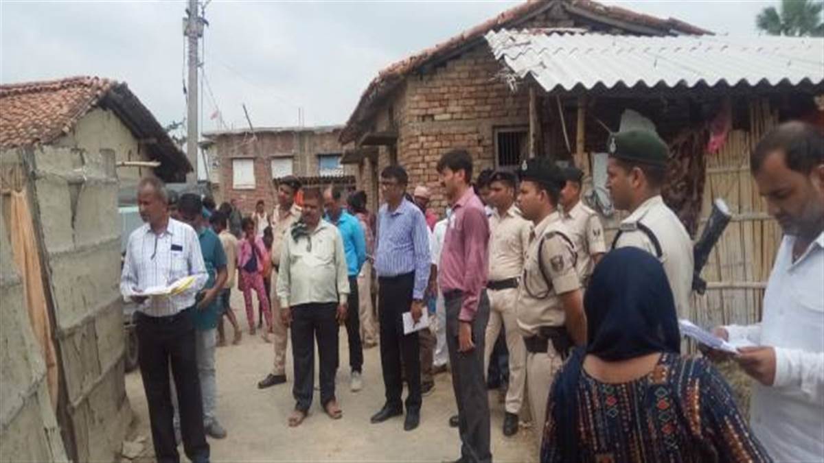 सोनबरसा में रेबड़ी की तरह बंटा प्रधानमंत्री आवास इंदिरा आवास वालों को ...