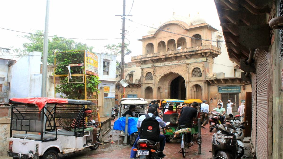 बेहाल वृंदावन: श्रद्धालुओं क मंदिरों पहुंचना हुआ दूभर - Bad Vrindavan ...