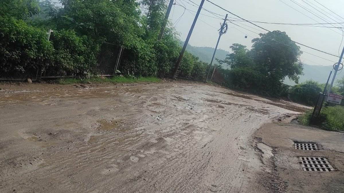 सिर्फ विकसित क्षेत्रों तक ही सीमित स्मार्ट सिटी प्रोजेक्ट, गड्ढों से हो ...