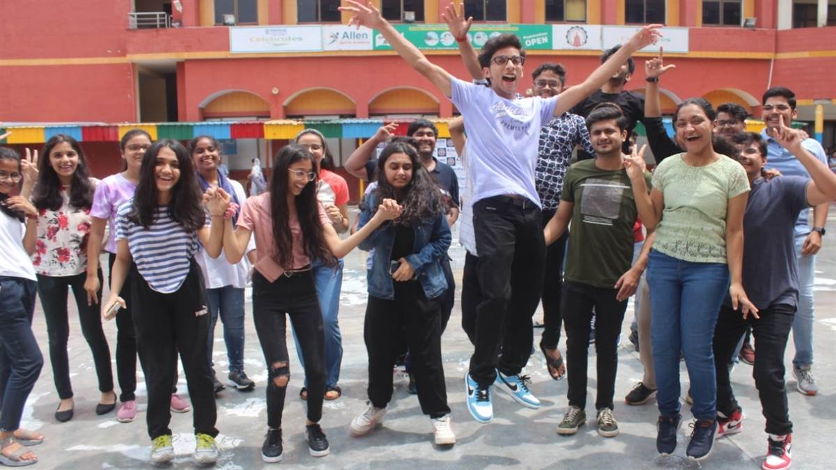 CBSE 12th Toppers 2022 Kanpur : टॉपर ज्योतसना बनना चाहती हैं ...