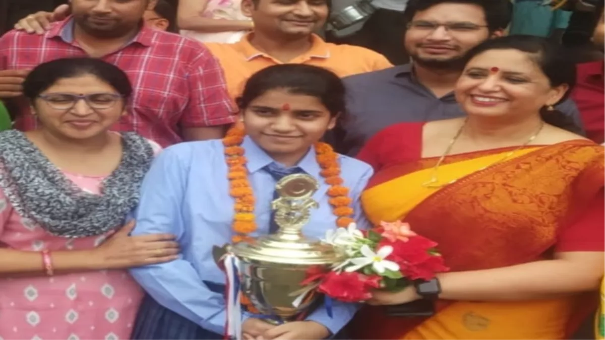 CBSE 10वीं Topper: 500 में से 500 नंबर लाने वाली दिया ने खोले टॉपर बनने ...