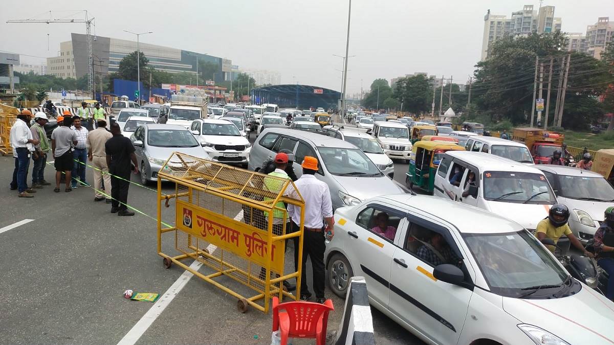 वेब सीरीज की शूटिंग के चलते सोहना-गुरुग्राम हाई वे पर भीषण जाम, लोग पूछ ...