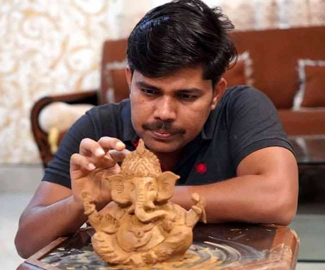Ganesh Chaturthi 2020: Koderma DC Ramesh Gholap Made Ganesh Idol SEE ...
