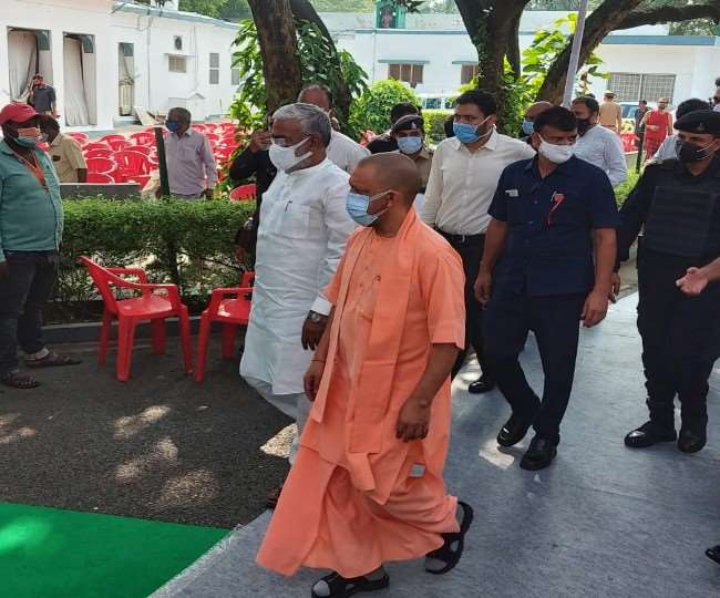 Last Visit of Kalyan Singh: कल्याण सिंह के पार्थ‍िव शरीर का दर्शन करने ...