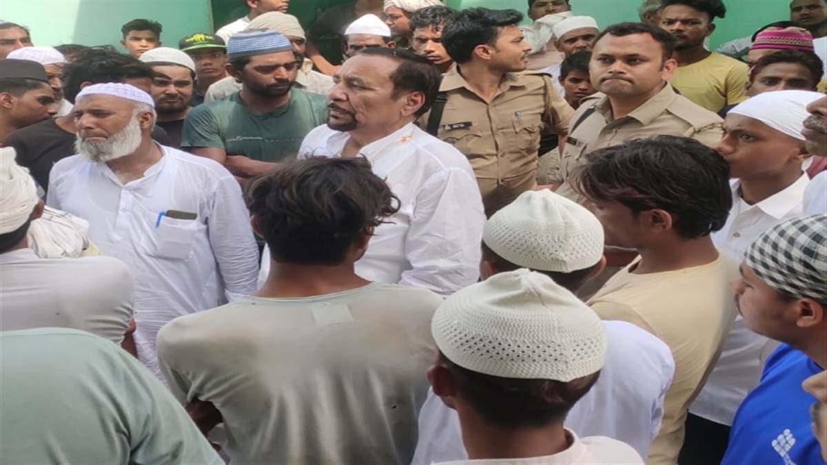 एक ही परिवार के पांच लोगों की मौत के बाद शोक के डूबा बागपत का डौला गांव ...