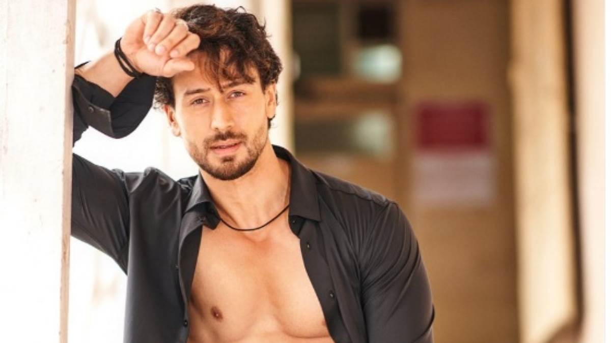 Tiger Shroff Video: हाथों में गन लिए टाइगर श्रॉफ ने किया हैरतअंगेज ...
