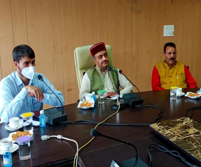कोरोना से बचाव के लिए स्‍वास्‍थ्‍य मंत्री सैजल ने प्रशासन को दिए विशेष ...