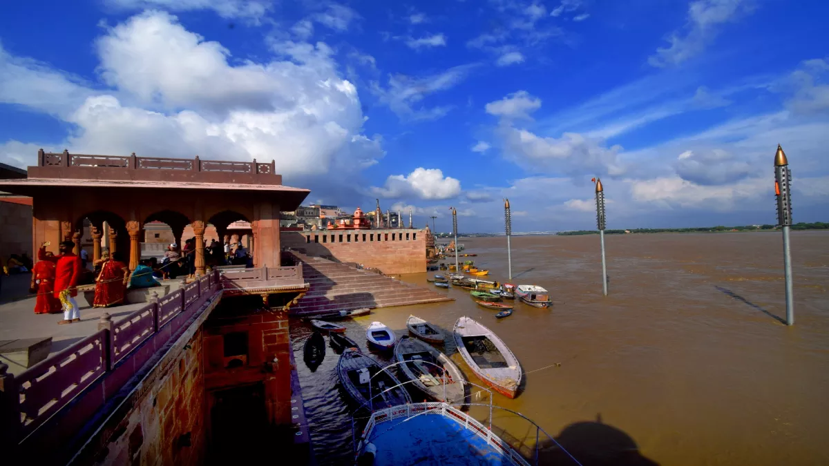 Varanasi Weather Update : बंगाल की खाड़ी से आ रही तेज पुरुवा हवा के ...