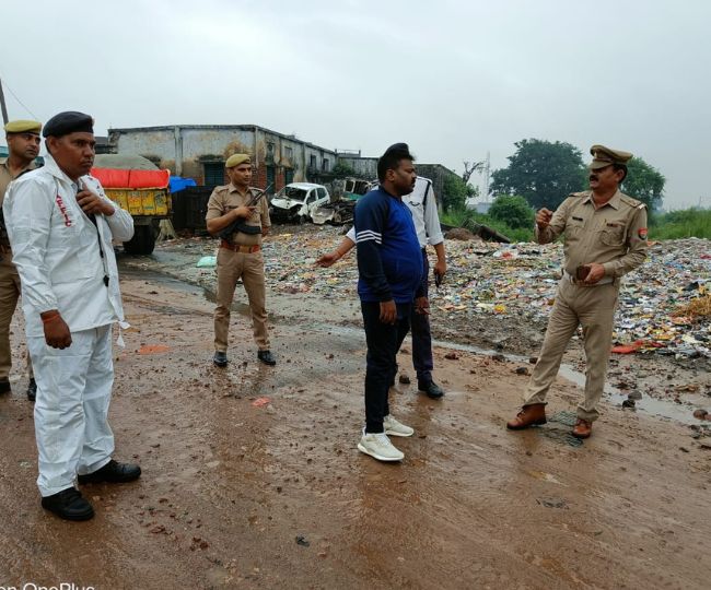 Weather Update: कासगंज में भारी बरसात, पानी भरने से खतरे में आया रेल ...