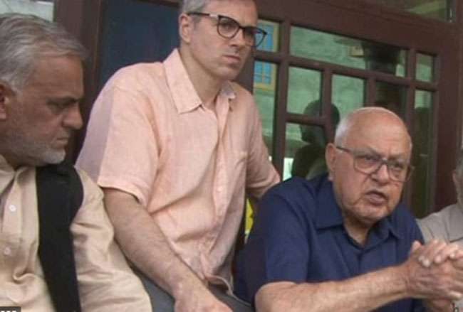 खामोशी में बीता फारूक अब्दुल्ला का 83वां जन्मदिन पत्नी मौली और बेटी साफिया मुबारक देने पहुंचीं