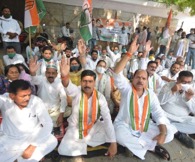 धान किसानों की दिक्कतों पर बिफरे कांग्रेसी, लखनऊ कलेकट्रेट पर क‍िया ...