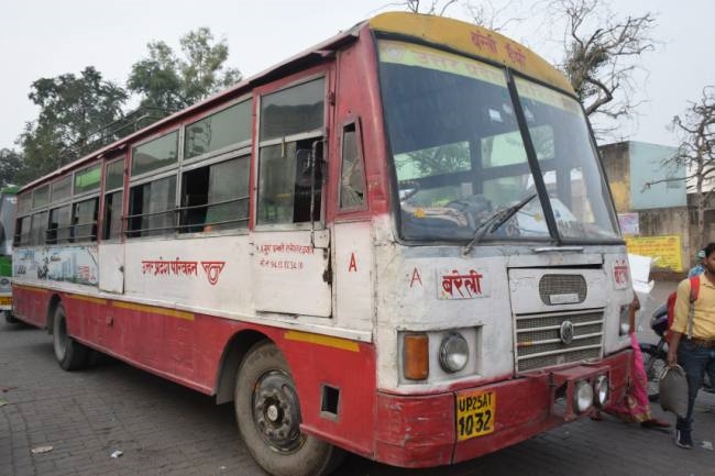 खटारा बसें बढ़ा रहीं यात्रियों का दर्द