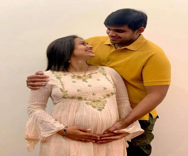 बबीता फोगाट के घर जल्द आने वाला है नन्हा मेहमान, बेबी बंप के साथ शेयर ...