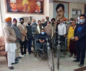 लुधियाना में पंजाब खत्री चेतना मंच ने 90 परिवारों को बांटा राशन, दो ...