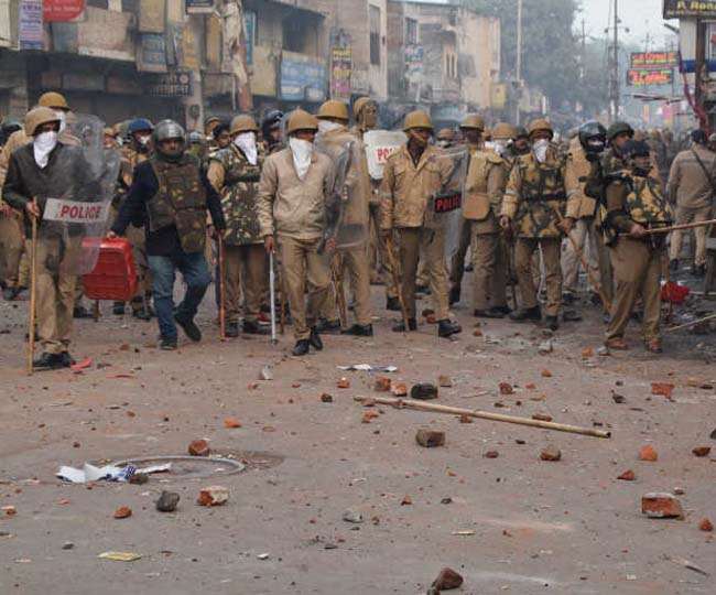 CAA Protest: इन शहरों में कर्फ्यू में दी गई ढील तो हैदराबाद में हजारों ...