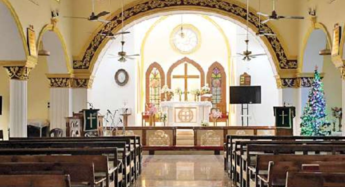 Merry Christmas: काशी का पहला गिरजाघर है 'इंग्लिश चर्च', यहां क्वीन ...