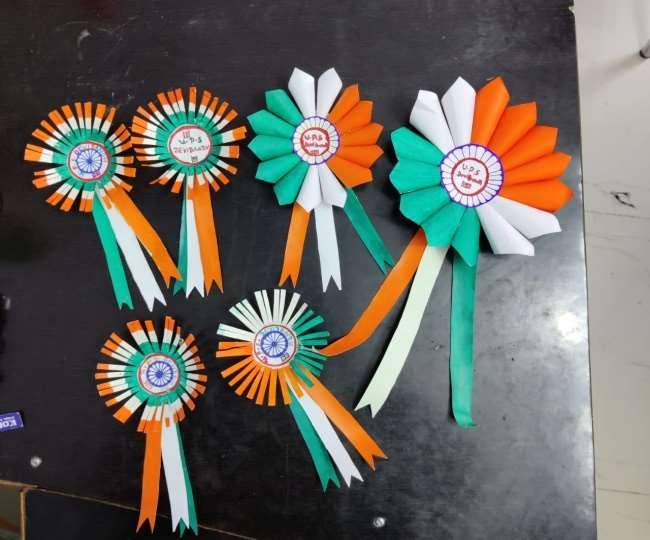 प्रयागराज में माध्यमिक विद्यालय के विद्यार्थियों ने बनाया तिरंगे वाला ...