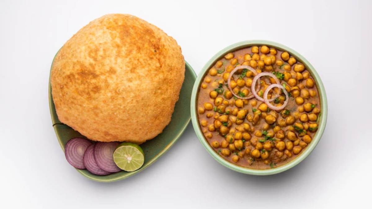 Chole Bhature: दिल्ली में मिलने वाले बेस्ट छोले भटूरों के लिए मशहूर हैं ...