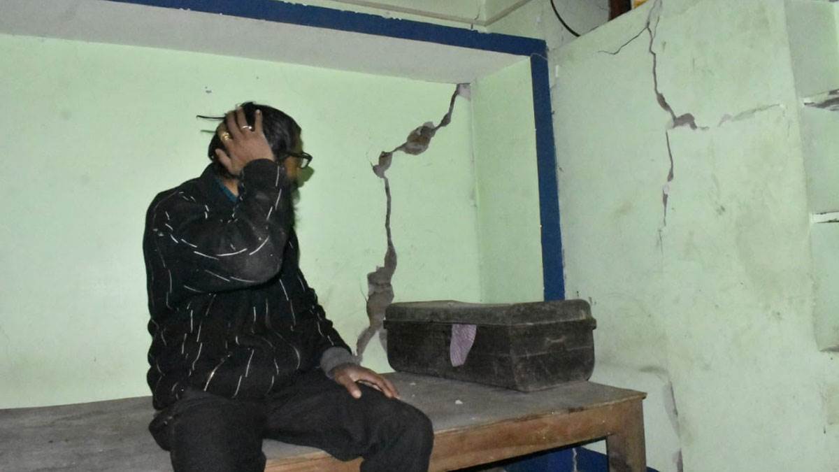 Uttarakhand News: पिथौरागढ़ में 10 साल से धंस रही जमीन, जमीन और मकानों ...