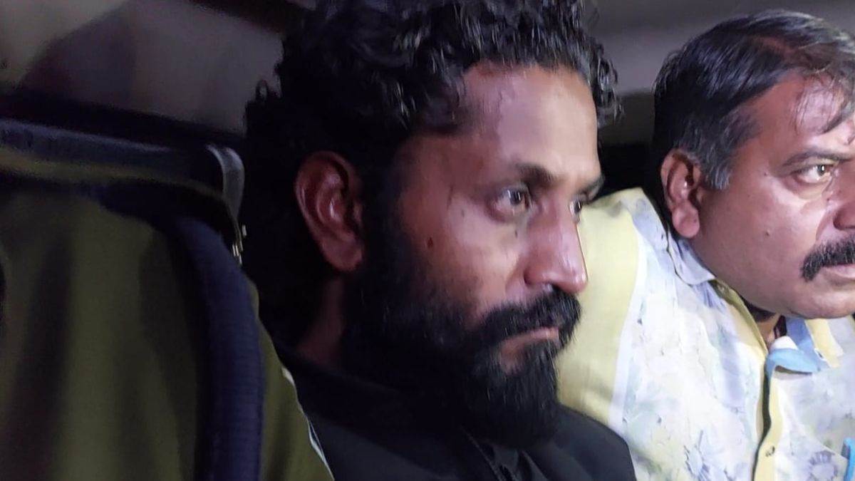 Ratlam: पत्नी और 2 मासूम बच्चों की कुल्हाड़ी से की हत्या, शवों को घर में दफना कर 2 महीने तक करता ...