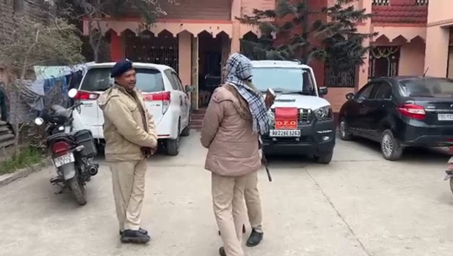 Vigilance Raid in Bihar: पश्चिमी चंपारण के DEO के घर ताबड़तोड़ छापामारी ...