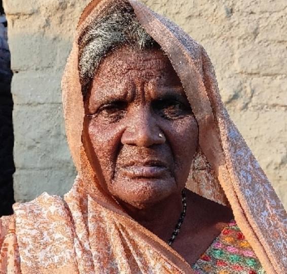 नालियां टूटी, खड़ंजा उखड़ा विकास कार्य रह गए अधूरे - Drains broken ...