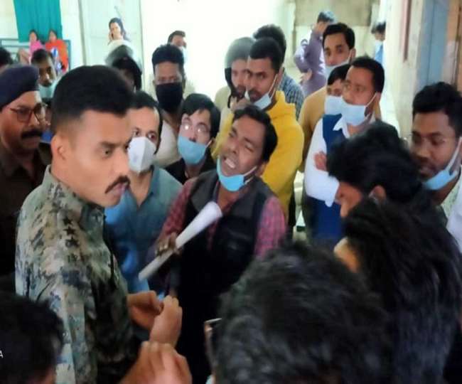 पलामू में डॉक्‍टर के साथ मारपीट विरोध में ओपीडी बंद Palamu News ...