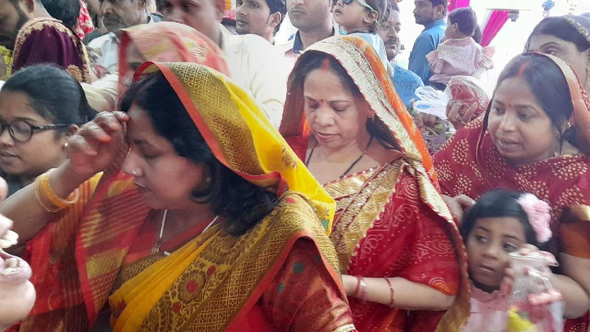 Sonbhadra News: माता के ब्रह्मचारिणी स्वरूप की हुई आराधना, मंदिरों में ...