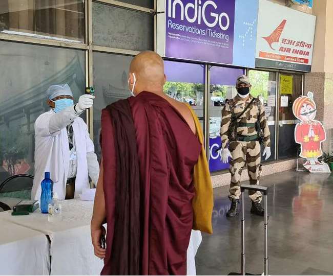 Lockdown Bihar: म्यांमार भेजे गए भारत में फंसे 258 बौद्ध पर्यटक, गया से उड़े दो विमान - Lockdown ...